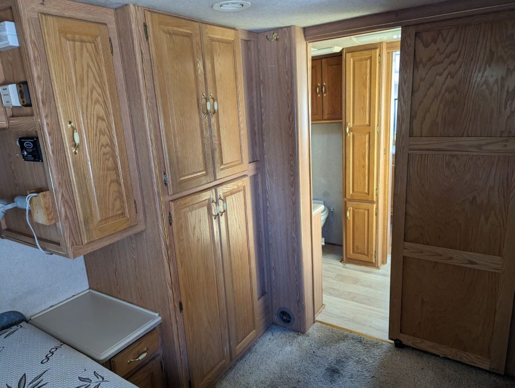 2001 REXHALL ROSE AIR 3655HLDS – Nationwide Auctions