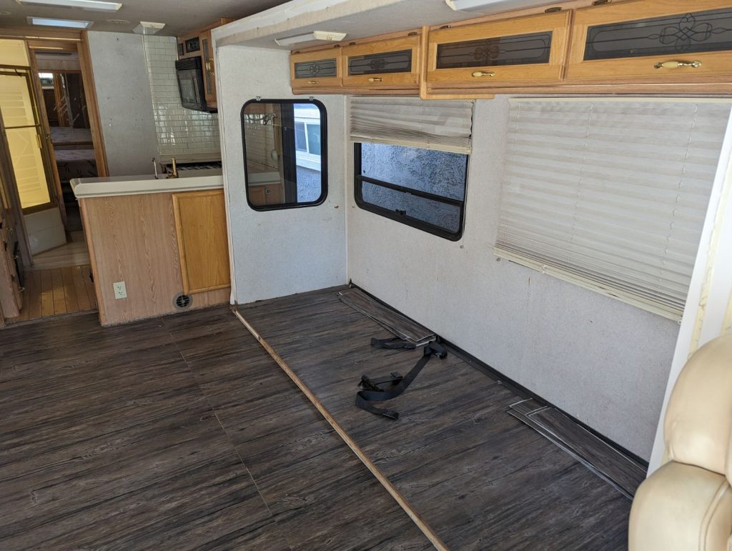 2001 REXHALL ROSE AIR 3655HLDS – Nationwide Auctions