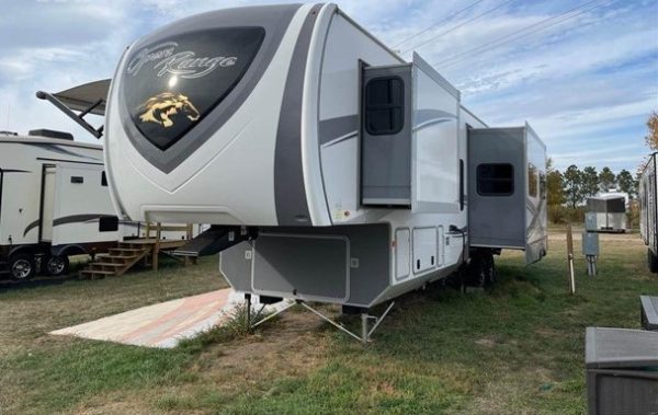 2021 HIGHLAND RIDGE OPEN RANGE 427BHS – Nationwide Auctions
